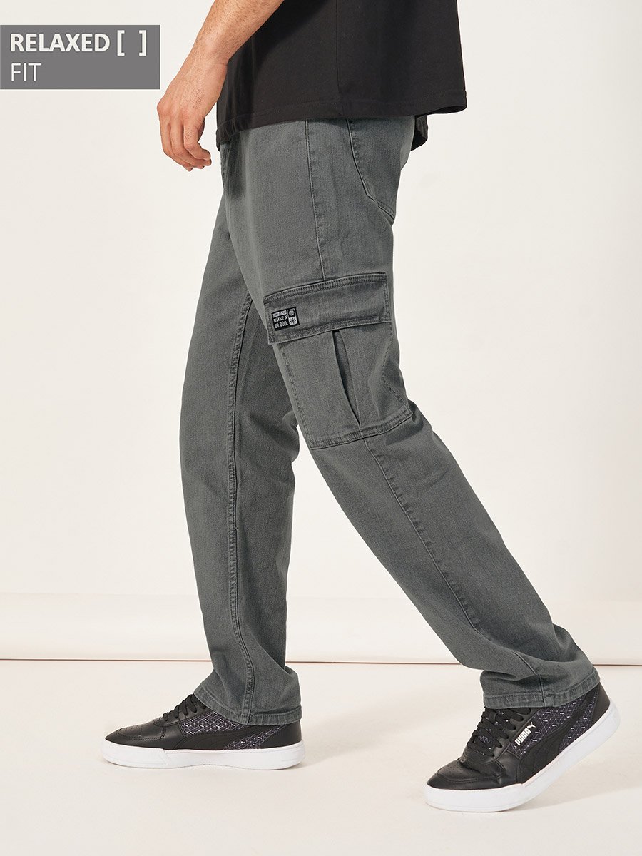 Mid Rise Relaxed Fit Cargo Jeans For Men at UAE | Styli