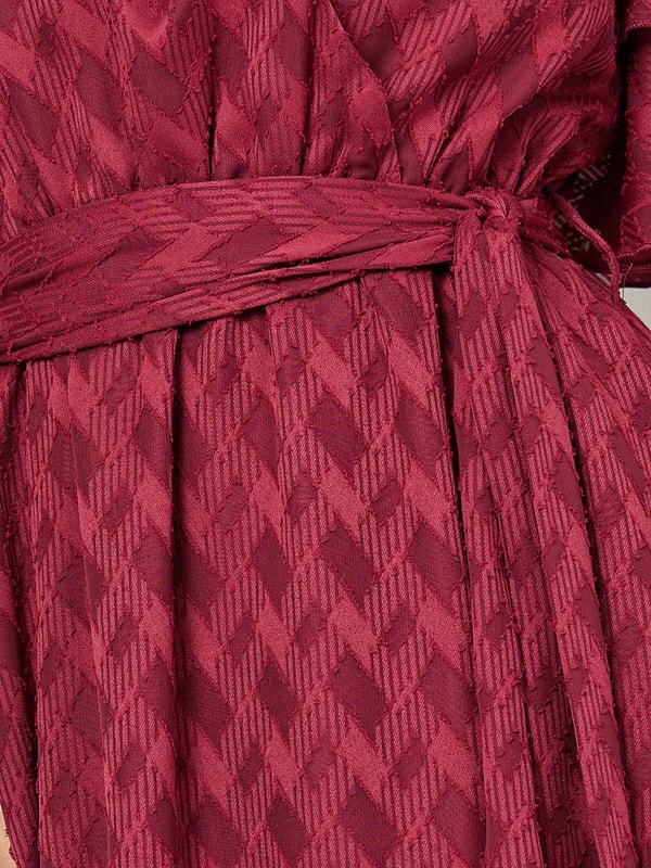 فستان ميدي باكمام قصيرة ستايلي