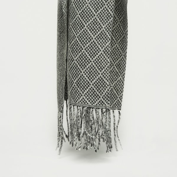 Diamond Pattern Scarf with Tassels | Styli