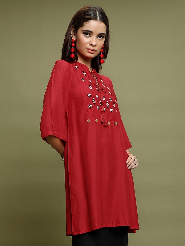 Buy Printed Tie Up Neck Longline Tunic Top Red For Women | Styli UAE
